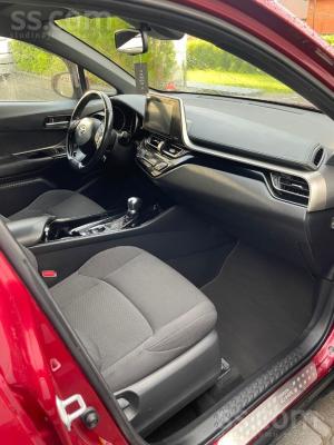 Red Toyota C-HR 2019 in Riga, with an engine capacity of 1.80 L and mileage of 181 thousand km for 15000 €, photo 7 on AUTOMOTO.COM.LV