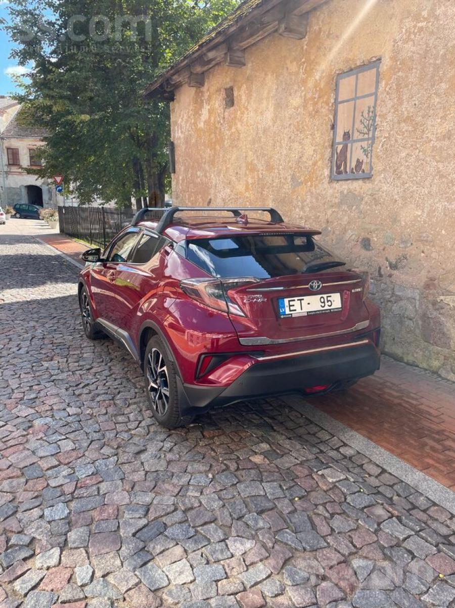 Red Toyota C-HR 2019 in Riga, with an engine capacity of 1.80 L and mileage of 181 thousand km for 15000 €, photo 10 on AUTOMOTO.COM.LV