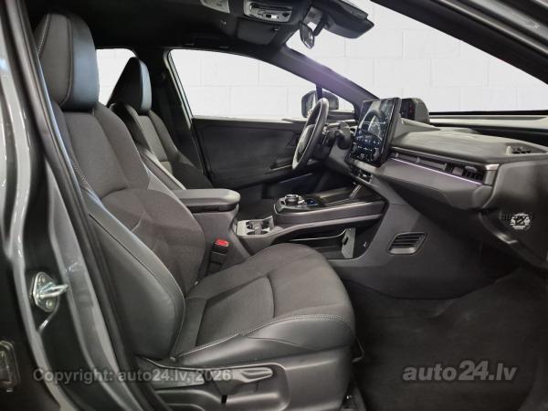 Toyota C-HR 2026 in Tallinn, with an engine capacity of 0.00 L and mileage of 13 thousand km for 44490 €, photo 7 on AUTOMOTO.COM.LV