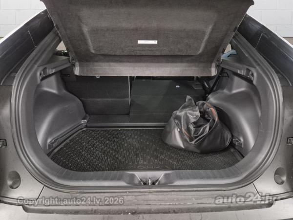 Toyota C-HR 2026 in Tallinn, with an engine capacity of 0.00 L and mileage of 13 thousand km for 44490 €, photo 11 on AUTOMOTO.COM.LV