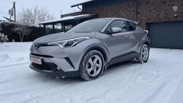 Violets Toyota C-HR 2018 Kauņa, ar dzinēja tilpumu 1.80 L un nobraukumu 140 tūkst. km par 14999 €, foto 1 vietnē AUTOMOTO.COM.LV
