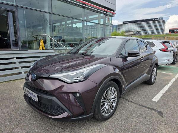 Violet Toyota C-HR 2022 in Vilnius, with an engine capacity of 1.99 L and mileage of 95 thousand km for 21999 €, photo 1 on AUTOMOTO.COM.LV