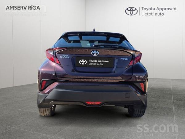 Violets Toyota C-HR 2022 Rīga, ar dzinēja tilpumu 1.80 L un nobraukumu 80 tūkst. km par 20900 €, foto 4 vietnē AUTOMOTO.COM.LV
