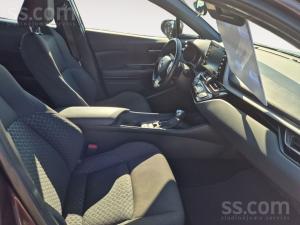 Violets Toyota C-HR 2022 Rīga, ar dzinēja tilpumu 1.80 L un nobraukumu 80 tūkst. km par 20900 €, foto 7 vietnē AUTOMOTO.COM.LV