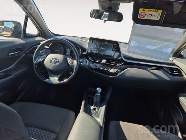 Violets Toyota C-HR 2022 Rīga, ar dzinēja tilpumu 1.80 L un nobraukumu 80 tūkst. km par 20900 €, foto 8 vietnē AUTOMOTO.COM.LV