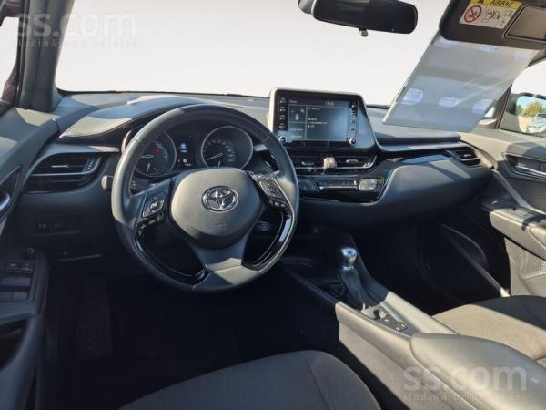 Violets Toyota C-HR 2022 Rīga, ar dzinēja tilpumu 1.80 L un nobraukumu 80 tūkst. km par 20900 €, foto 9 vietnē AUTOMOTO.COM.LV