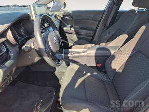 Violets Toyota C-HR 2022 Rīga, ar dzinēja tilpumu 1.80 L un nobraukumu 80 tūkst. km par 20900 €, foto 12 vietnē AUTOMOTO.COM.LV