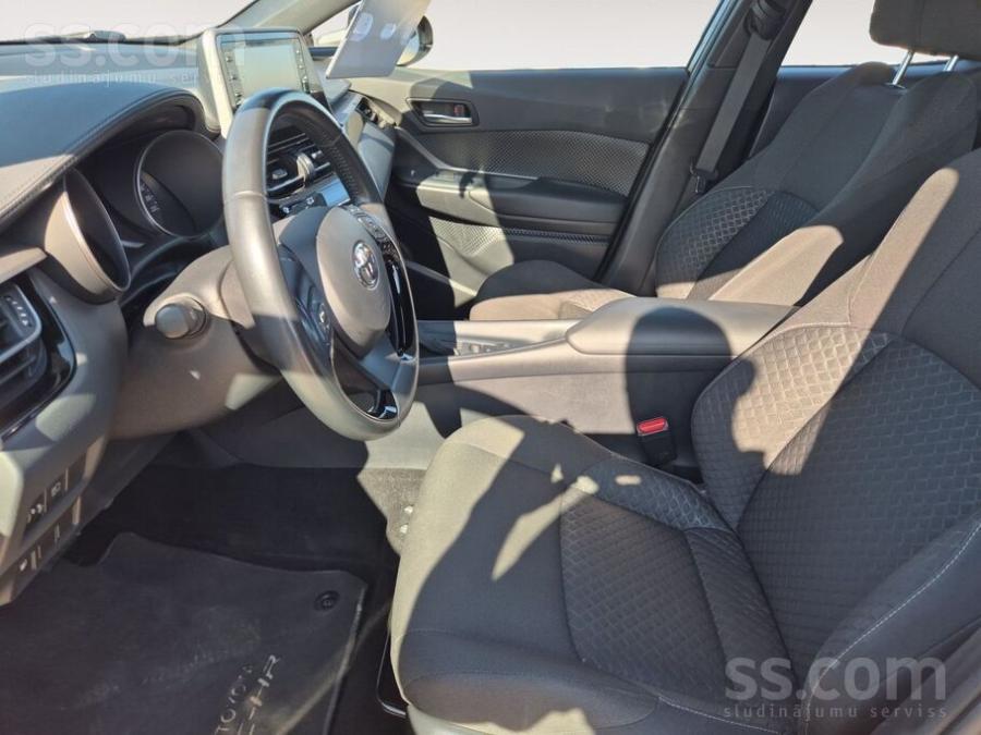 Violets Toyota C-HR 2022 Rīga, ar dzinēja tilpumu 1.80 L un nobraukumu 80 tūkst. km par 20900 €, foto 12 vietnē AUTOMOTO.COM.LV