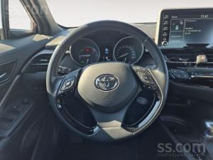 Violets Toyota C-HR 2022 Rīga, ar dzinēja tilpumu 1.80 L un nobraukumu 80 tūkst. km par 20900 €, foto 13 vietnē AUTOMOTO.COM.LV