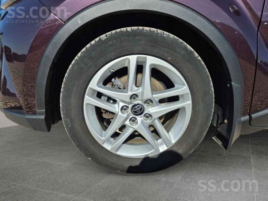 Violets Toyota C-HR 2022 Rīga, ar dzinēja tilpumu 1.80 L un nobraukumu 80 tūkst. km par 20900 €, foto 16 vietnē AUTOMOTO.COM.LV