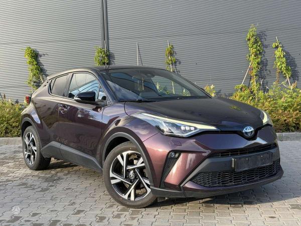 Фиолетовый Тойота C-HR 2022 в Вильнюс, объемом двигателя 1.80 л и пробегом 141 тыс. км за 18999 €, фото 1 на AUTOMOTO.COM.LV