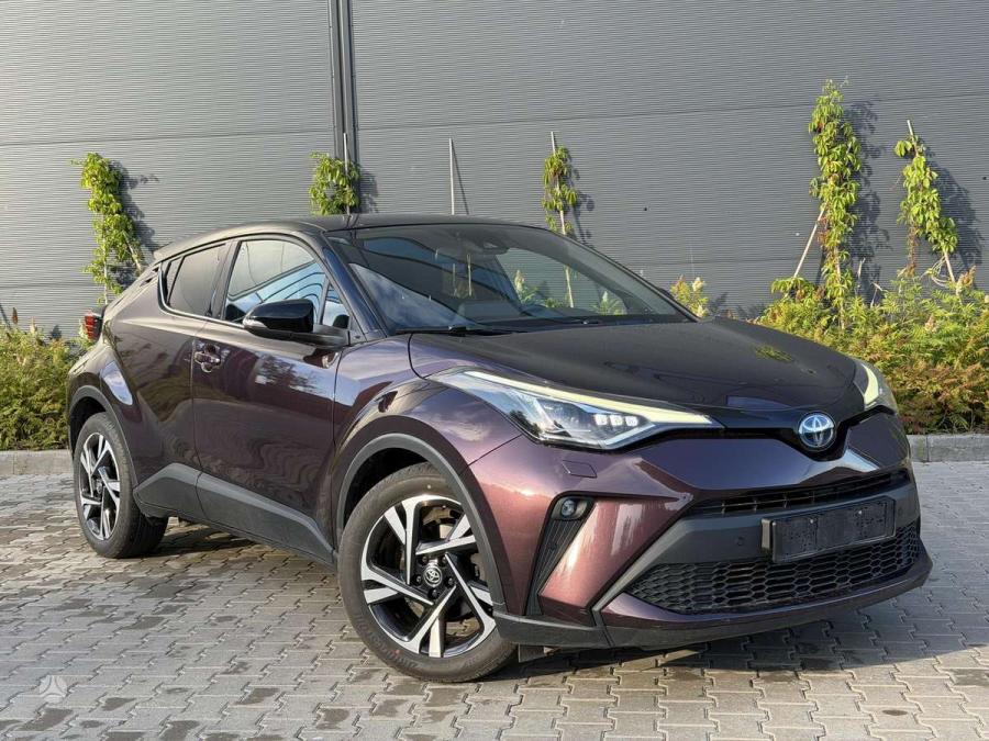 Violet Toyota C-HR 2022 in Vilnius, with an engine capacity of 1.80 L and mileage of 141 thousand km for 18999 €, photo 1 on AUTOMOTO.COM.LV