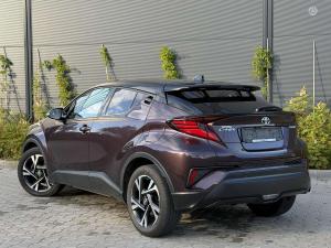 Violet Toyota C-HR 2022 in Vilnius, with an engine capacity of 1.80 L and mileage of 141 thousand km for 18999 €, photo 4 on AUTOMOTO.COM.LV