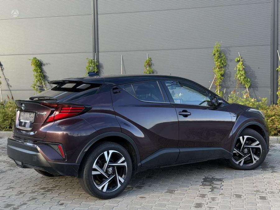 Violet Toyota C-HR 2022 in Vilnius, with an engine capacity of 1.80 L and mileage of 141 thousand km for 18999 €, photo 9 on AUTOMOTO.COM.LV