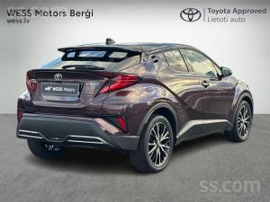Violet Toyota C-HR 2023 in Riga, with an engine capacity of 1.80 L and mileage of 20 thousand km for 30990 €, photo 2 on AUTOMOTO.COM.LV