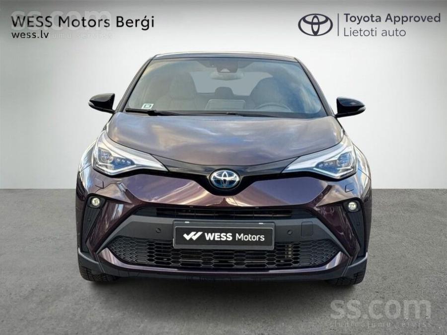 Violet Toyota C-HR 2023 in Riga, with an engine capacity of 1.80 L and mileage of 20 thousand km for 30990 €, photo 5 on AUTOMOTO.COM.LV