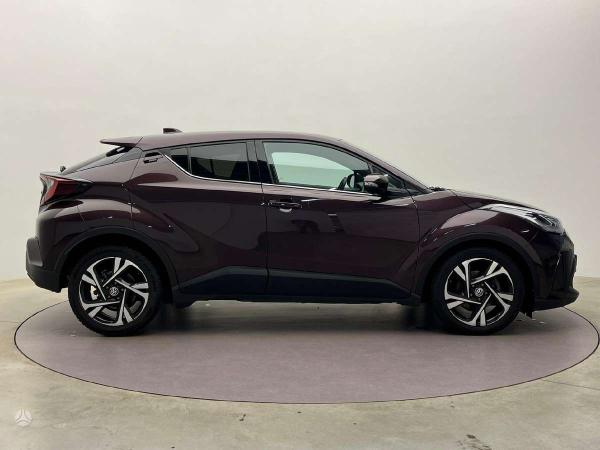 Violets Toyota C-HR 2023 Panevēža, ar dzinēja tilpumu 1.80 L un nobraukumu 51 tūkst. km par 23500 €, foto 4 vietnē AUTOMOTO.COM.LV