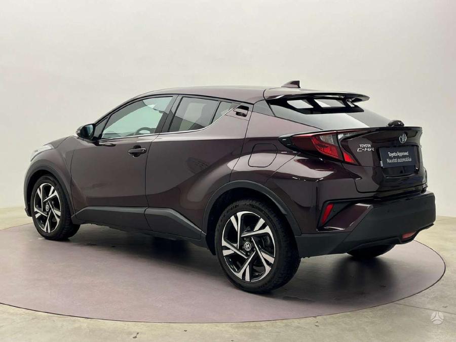 Violets Toyota C-HR 2023 Panevēža, ar dzinēja tilpumu 1.80 L un nobraukumu 51 tūkst. km par 23500 €, foto 6 vietnē AUTOMOTO.COM.LV