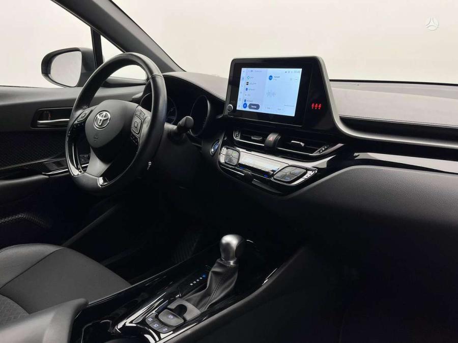 Violets Toyota C-HR 2023 Panevēža, ar dzinēja tilpumu 1.80 L un nobraukumu 51 tūkst. km par 23500 €, foto 17 vietnē AUTOMOTO.COM.LV