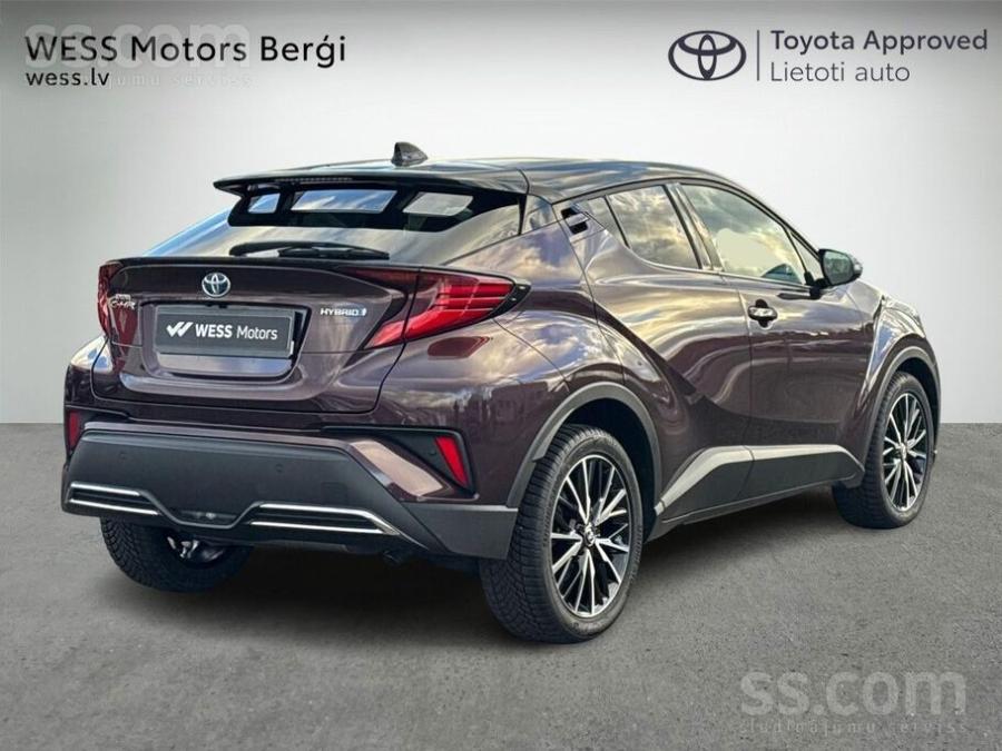 Violet Toyota C-HR 2023 in Riga, with an engine capacity of 2.00 L and mileage of 20 thousand km for 28990 €, photo 3 on AUTOMOTO.COM.LV