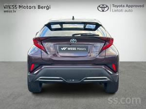 Violet Toyota C-HR 2023 in Riga, with an engine capacity of 2.00 L and mileage of 20 thousand km for 28990 €, photo 5 on AUTOMOTO.COM.LV