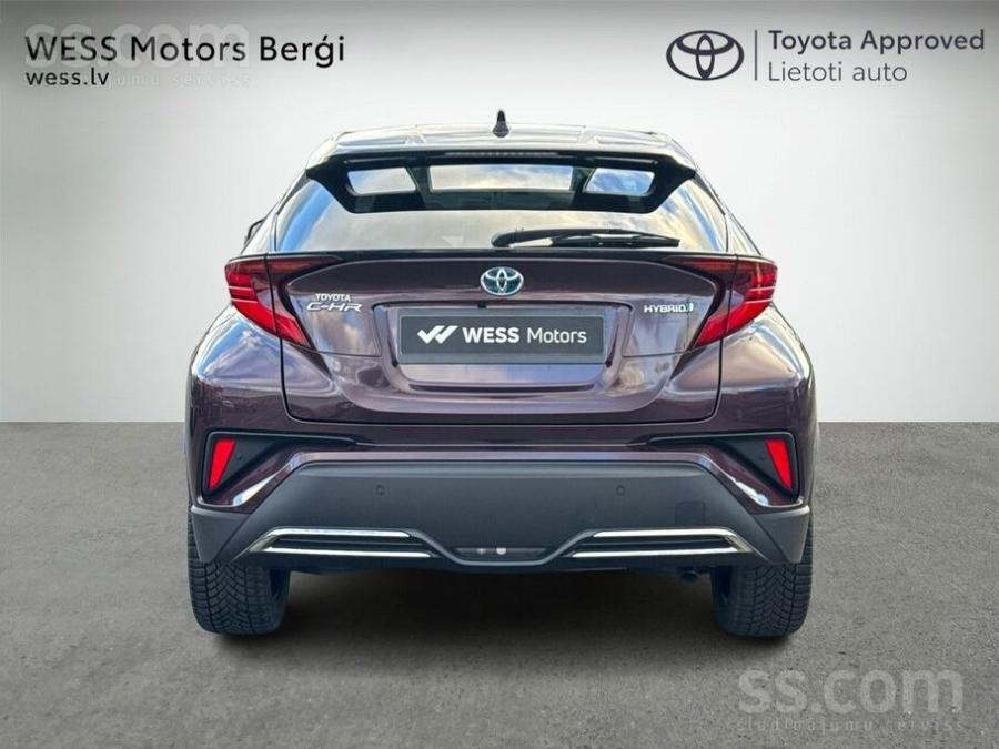 Violet Toyota C-HR 2023 in Riga, with an engine capacity of 2.00 L and mileage of 20 thousand km for 28990 €, photo 5 on AUTOMOTO.COM.LV