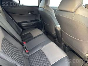 Violet Toyota C-HR 2023 in Riga, with an engine capacity of 2.00 L and mileage of 20 thousand km for 28990 €, photo 8 on AUTOMOTO.COM.LV