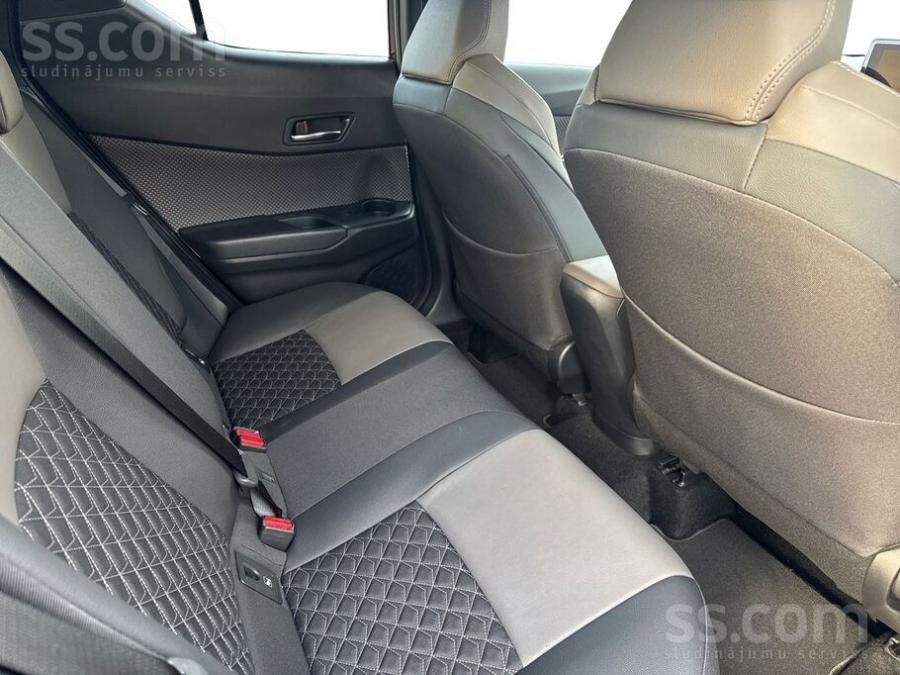 Violet Toyota C-HR 2023 in Riga, with an engine capacity of 2.00 L and mileage of 20 thousand km for 28990 €, photo 8 on AUTOMOTO.COM.LV