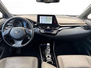 Violet Toyota C-HR 2023 in Riga, with an engine capacity of 2.00 L and mileage of 20 thousand km for 28990 €, photo 9 on AUTOMOTO.COM.LV