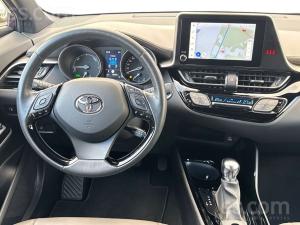 Violet Toyota C-HR 2023 in Riga, with an engine capacity of 2.00 L and mileage of 20 thousand km for 28990 €, photo 10 on AUTOMOTO.COM.LV
