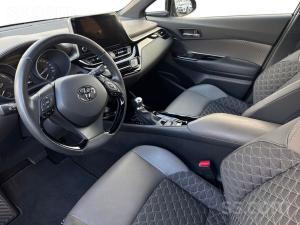 Violet Toyota C-HR 2023 in Riga, with an engine capacity of 2.00 L and mileage of 20 thousand km for 28990 €, photo 12 on AUTOMOTO.COM.LV
