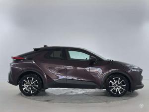 Violet Toyota C-HR 2024 in Vilnius, with an engine capacity of 1.80 L and mileage of 63 thousand km for 28900 €, photo 6 on AUTOMOTO.COM.LV