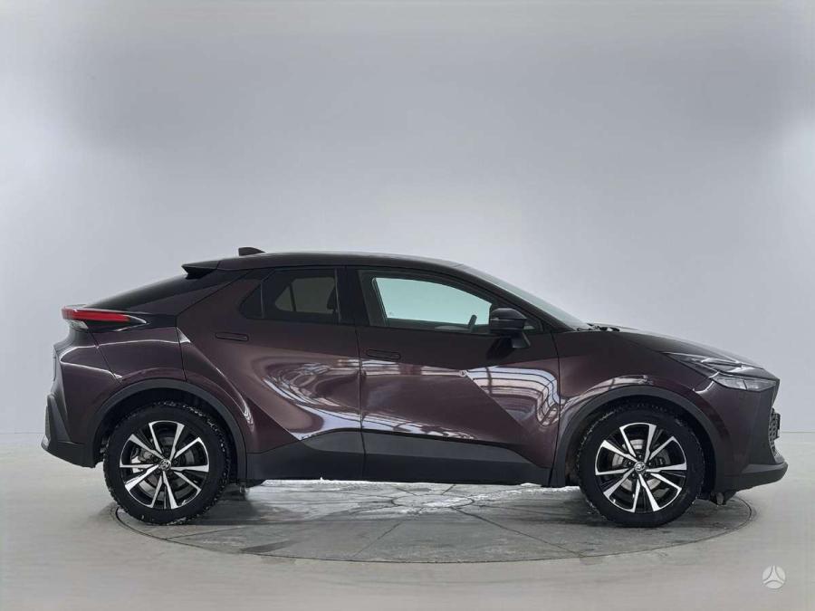 Violet Toyota C-HR 2024 in Vilnius, with an engine capacity of 1.80 L and mileage of 63 thousand km for 28900 €, photo 6 on AUTOMOTO.COM.LV