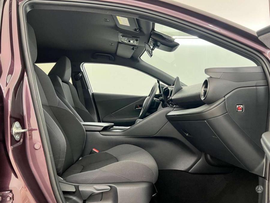 Фиолетовый Тойота C-HR 2024 в Вильнюс, объемом двигателя 1.80 л и пробегом 67 тыс. км за 27900 €, фото 7 на AUTOMOTO.COM.LV