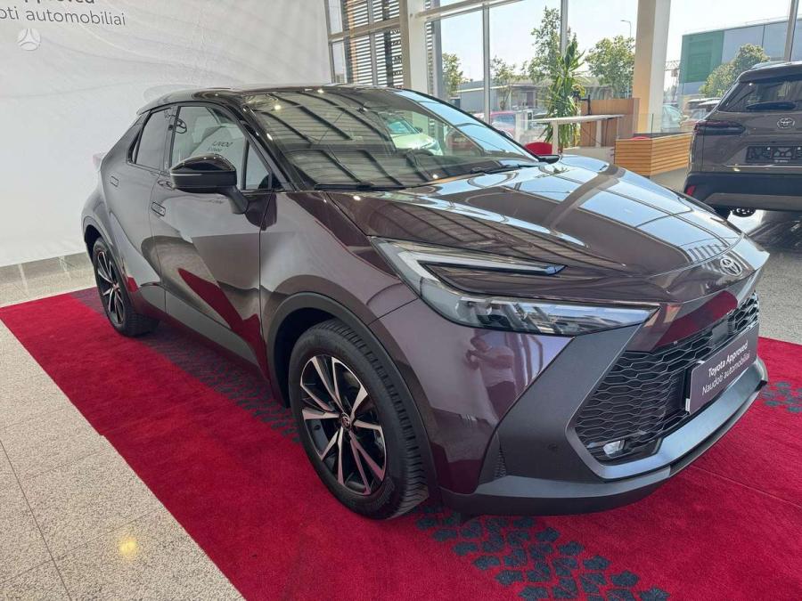Violet Toyota C-HR 2024 in Siauliai, with an engine capacity of 1.99 L and mileage of 9 thousand km for 32900 €, photo 3 on AUTOMOTO.COM.LV