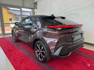 Violet Toyota C-HR 2024 in Siauliai, with an engine capacity of 1.99 L and mileage of 9 thousand km for 32900 €, photo 6 on AUTOMOTO.COM.LV