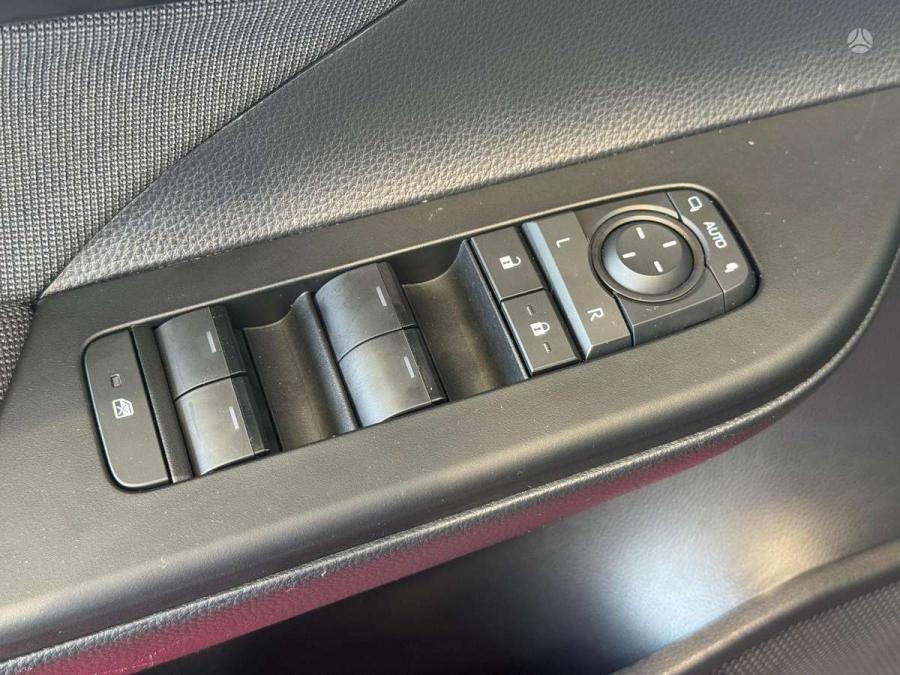 Violet Toyota C-HR 2024 in Siauliai, with an engine capacity of 1.99 L and mileage of 9 thousand km for 32900 €, photo 15 on AUTOMOTO.COM.LV