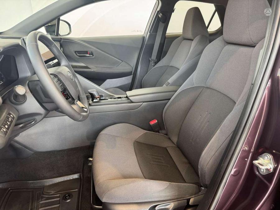 Violet Toyota C-HR 2024 in Siauliai, with an engine capacity of 1.99 L and mileage of 9 thousand km for 32900 €, photo 17 on AUTOMOTO.COM.LV