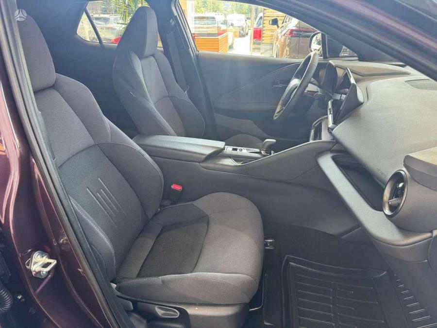 Violet Toyota C-HR 2024 in Siauliai, with an engine capacity of 1.99 L and mileage of 9 thousand km for 32900 €, photo 29 on AUTOMOTO.COM.LV