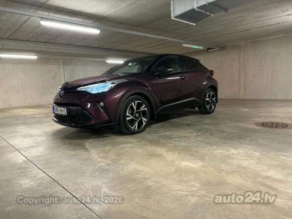 Violets Toyota C-HR 2022 Tallina, ar dzinēja tilpumu 1.80 L un nobraukumu 50 tūkst. km par 25500 €, foto 1 vietnē AUTOMOTO.COM.LV