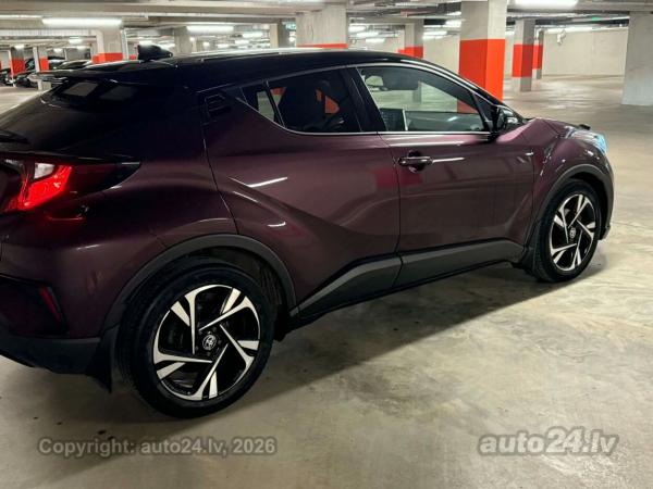 Violets Toyota C-HR 2022 Tallina, ar dzinēja tilpumu 1.80 L un nobraukumu 50 tūkst. km par 25500 €, foto 5 vietnē AUTOMOTO.COM.LV