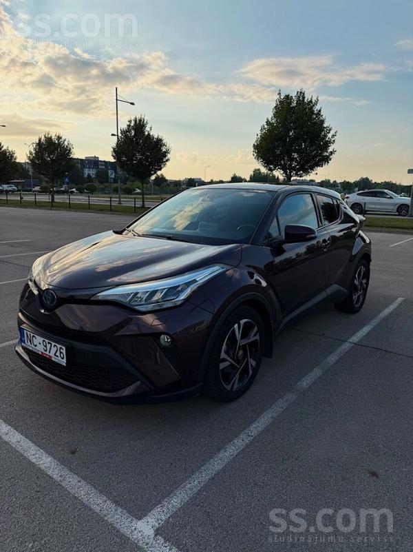 Violets Toyota C-HR 2022 Rīga, ar dzinēja tilpumu 1.80 L un nobraukumu 53 tūkst. km par 21400 €, foto 1 vietnē AUTOMOTO.COM.LV