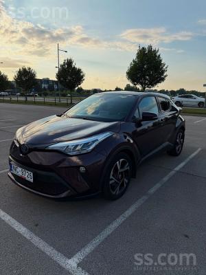 Violet Toyota C-HR 2022 in Riga, with an engine capacity of 1.80 L and mileage of 53 thousand km for 21400 €, photo  on AUTOMOTO.COM.LV