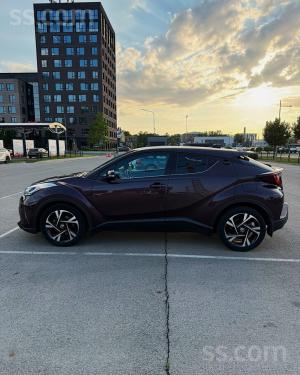 Фиолетовый Тойота C-HR 2022 в Рига, объемом двигателя 1.80 л и пробегом 53 тыс. км за 21400 €, фото 3 на AUTOMOTO.COM.LV