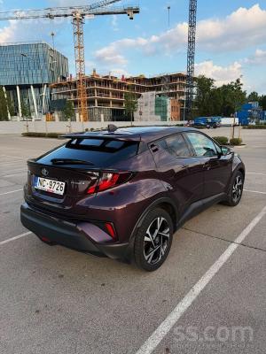 Фиолетовый Тойота C-HR 2022 в Рига, объемом двигателя 1.80 л и пробегом 53 тыс. км за 21400 €, фото 5 на AUTOMOTO.COM.LV