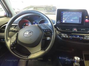 Violet Toyota C-HR 2022 in Tallinn, with an engine capacity of 1.80 L and mileage of 65 thousand km for 22500 €, photo 7 on AUTOMOTO.COM.LV