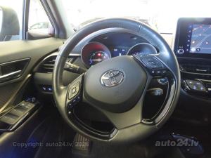 Violet Toyota C-HR 2022 in Tallinn, with an engine capacity of 1.80 L and mileage of 65 thousand km for 22500 €, photo 8 on AUTOMOTO.COM.LV