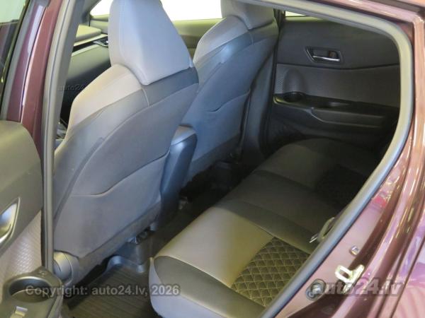 Фиолетовый Тойота C-HR 2022 в Таллин, объемом двигателя 1.80 л и пробегом 65 тыс. км за 22500 €, фото 5 на AUTOMOTO.COM.LV