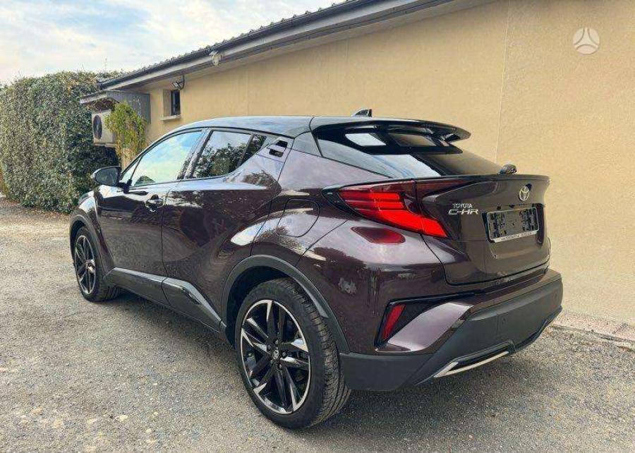 Violet Toyota C-HR 2022 in Kaunas, with an engine capacity of 1.80 L and mileage of 38 thousand km for 21999 €, photo 4 on AUTOMOTO.COM.LV