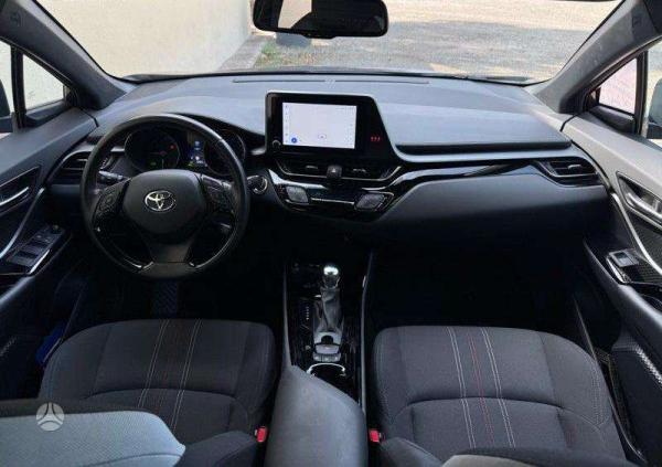 Violets Toyota C-HR 2022 Kauņa, ar dzinēja tilpumu 1.80 L un nobraukumu 38 tūkst. km par 21999 €, foto 5 vietnē AUTOMOTO.COM.LV